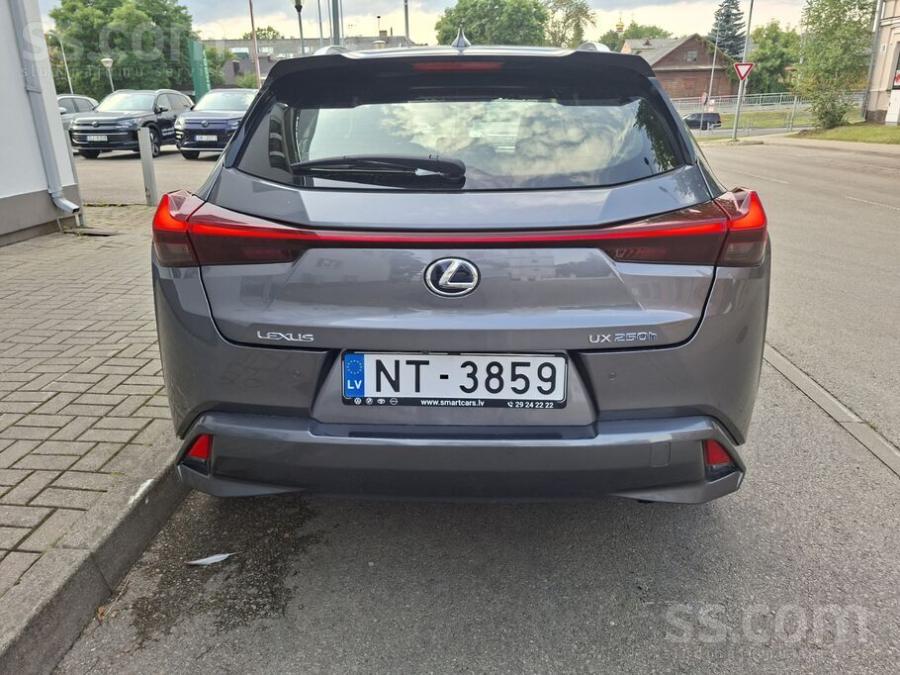 Pelēks Lexus UX 2020 Daugavpils, ar dzinēja tilpumu 2.00 L un nobraukumu 77 tūkst. km par 19900 €, foto 5 vietnē AUTOMOTO.COM.LV