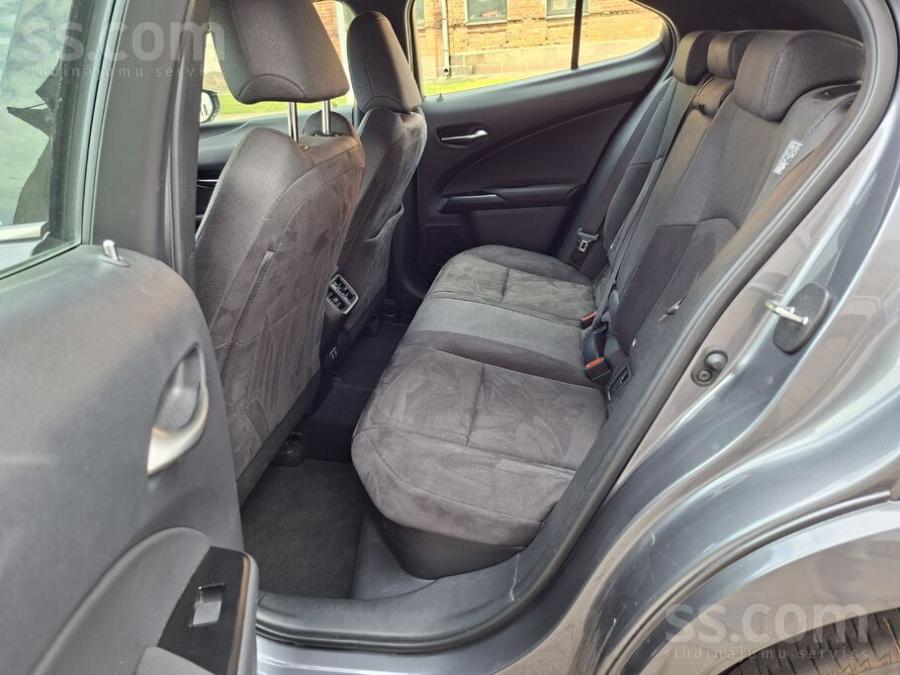 Pelēks Lexus UX 2020 Daugavpils, ar dzinēja tilpumu 2.00 L un nobraukumu 77 tūkst. km par 19900 €, foto 12 vietnē AUTOMOTO.COM.LV