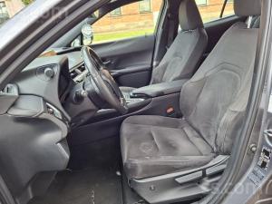 Pelēks Lexus UX 2020 Daugavpils, ar dzinēja tilpumu 2.00 L un nobraukumu 77 tūkst. km par 19900 €, foto 13 vietnē AUTOMOTO.COM.LV