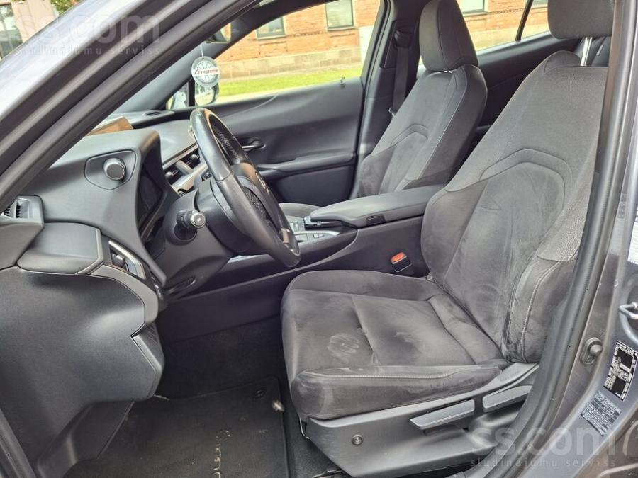 Pelēks Lexus UX 2020 Daugavpils, ar dzinēja tilpumu 2.00 L un nobraukumu 77 tūkst. km par 19900 €, foto 13 vietnē AUTOMOTO.COM.LV
