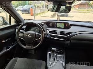 Pelēks Lexus UX 2020 Daugavpils, ar dzinēja tilpumu 2.00 L un nobraukumu 77 tūkst. km par 19900 €, foto 14 vietnē AUTOMOTO.COM.LV
