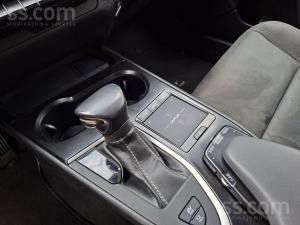 Pelēks Lexus UX 2020 Daugavpils, ar dzinēja tilpumu 2.00 L un nobraukumu 77 tūkst. km par 19900 €, foto 15 vietnē AUTOMOTO.COM.LV