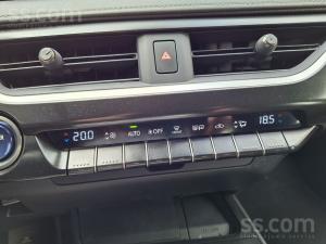 Pelēks Lexus UX 2020 Daugavpils, ar dzinēja tilpumu 2.00 L un nobraukumu 77 tūkst. km par 19900 €, foto 16 vietnē AUTOMOTO.COM.LV