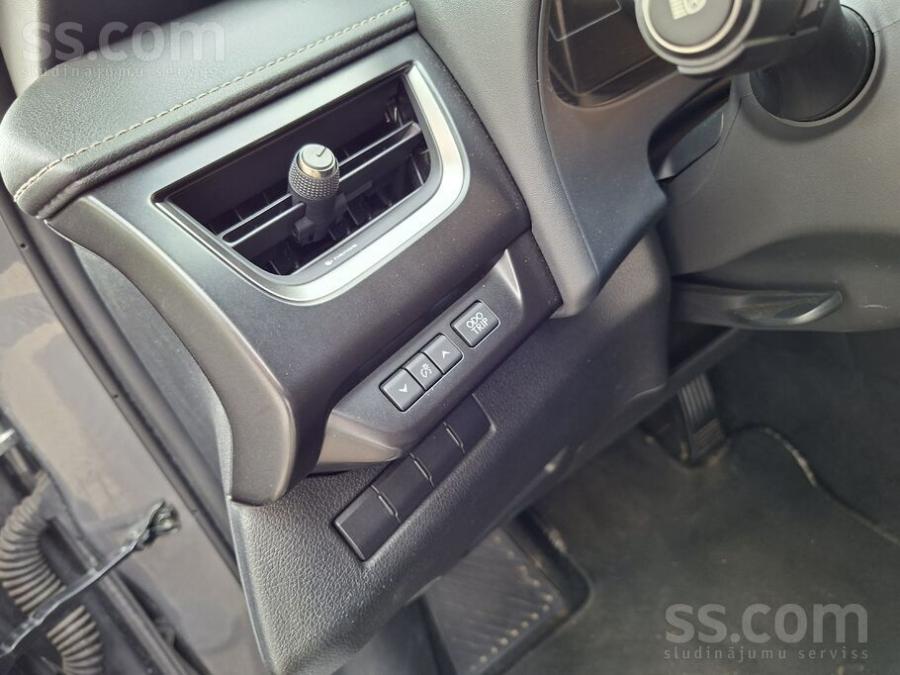 Pelēks Lexus UX 2020 Daugavpils, ar dzinēja tilpumu 2.00 L un nobraukumu 77 tūkst. km par 19900 €, foto 18 vietnē AUTOMOTO.COM.LV