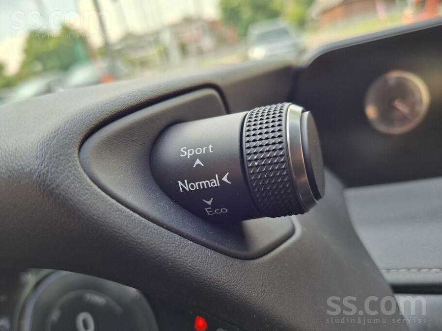 Pelēks Lexus UX 2020 Daugavpils, ar dzinēja tilpumu 2.00 L un nobraukumu 77 tūkst. km par 19900 €, foto 25 vietnē AUTOMOTO.COM.LV