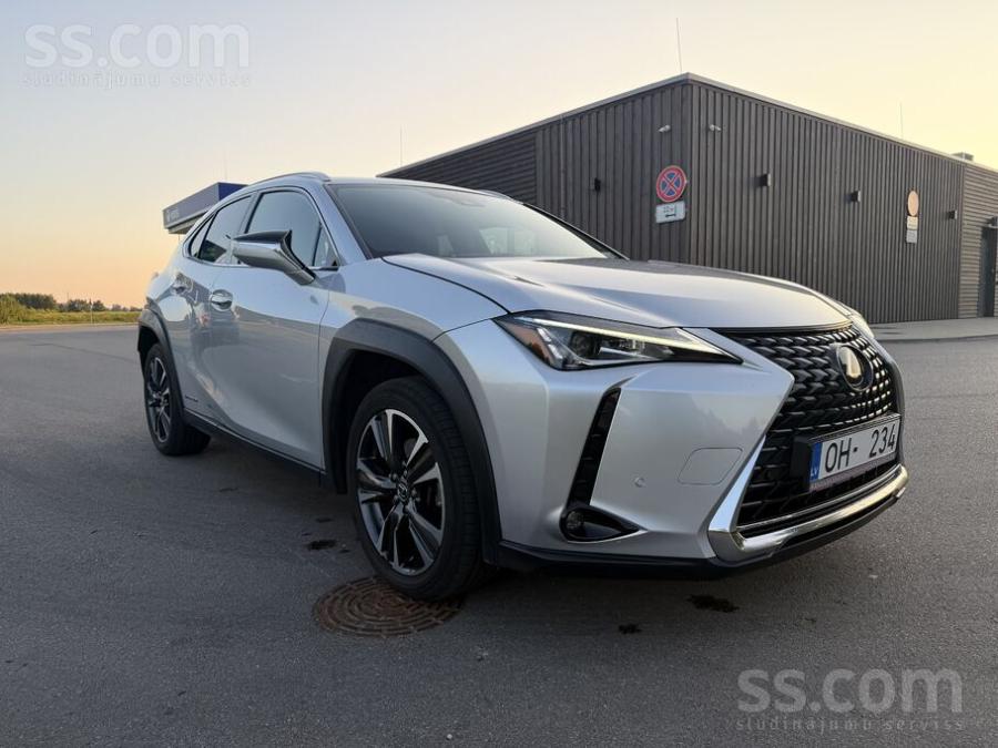 Pelēks Lexus UX 2021 Rīga, ar dzinēja tilpumu 2.00 L un nobraukumu 168 tūkst. km par 18700 €, foto 1 vietnē AUTOMOTO.COM.LV