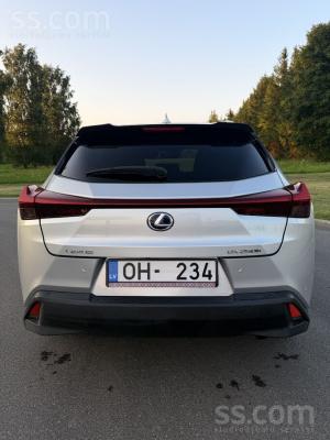 Pelēks Lexus UX 2021 Rīga, ar dzinēja tilpumu 2.00 L un nobraukumu 168 tūkst. km par 18700 €, foto 5 vietnē AUTOMOTO.COM.LV