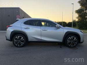 Pelēks Lexus UX 2021 Rīga, ar dzinēja tilpumu 2.00 L un nobraukumu 168 tūkst. km par 18700 €, foto 6 vietnē AUTOMOTO.COM.LV