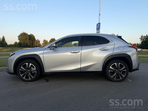 Pelēks Lexus UX 2021 Rīga, ar dzinēja tilpumu 2.00 L un nobraukumu 168 tūkst. km par 18700 €, foto 6 vietnē AUTOMOTO.COM.LV