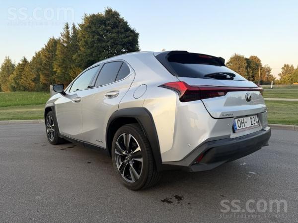 Pelēks Lexus UX 2021 Rīga, ar dzinēja tilpumu 2.00 L un nobraukumu 168 tūkst. km par 18700 €, foto 7 vietnē AUTOMOTO.COM.LV