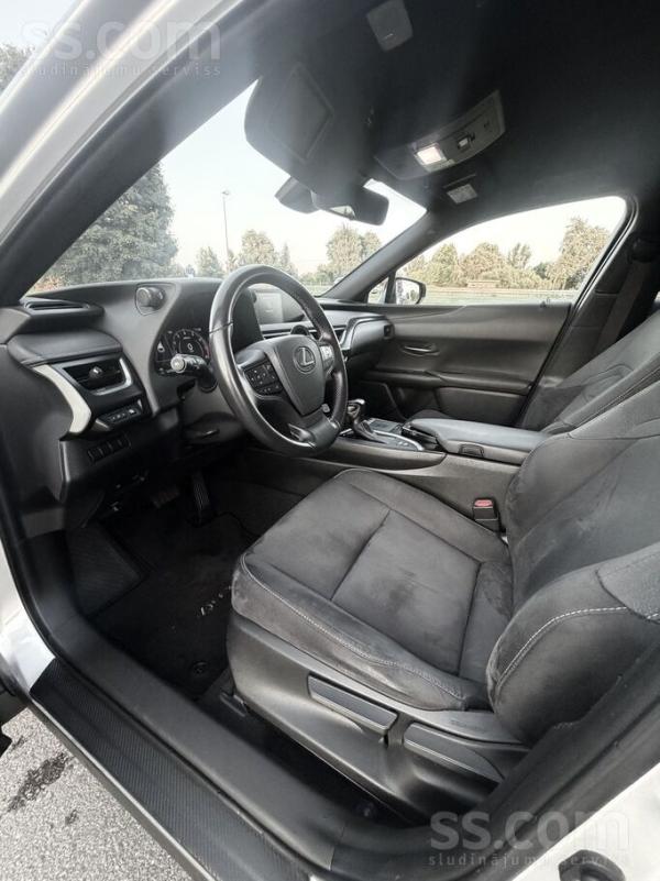 Pelēks Lexus UX 2021 Rīga, ar dzinēja tilpumu 2.00 L un nobraukumu 168 tūkst. km par 18700 €, foto 10 vietnē AUTOMOTO.COM.LV