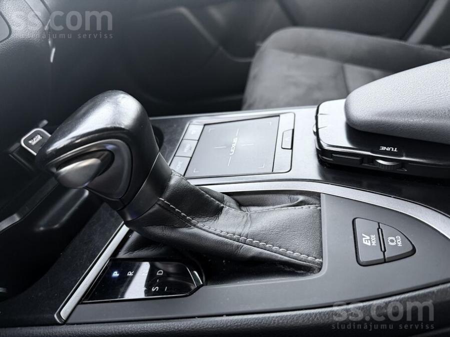 Pelēks Lexus UX 2021 Rīga, ar dzinēja tilpumu 2.00 L un nobraukumu 168 tūkst. km par 18700 €, foto 12 vietnē AUTOMOTO.COM.LV