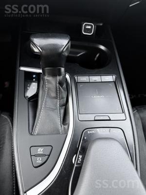 Pelēks Lexus UX 2021 Rīga, ar dzinēja tilpumu 2.00 L un nobraukumu 168 tūkst. km par 18700 €, foto 13 vietnē AUTOMOTO.COM.LV