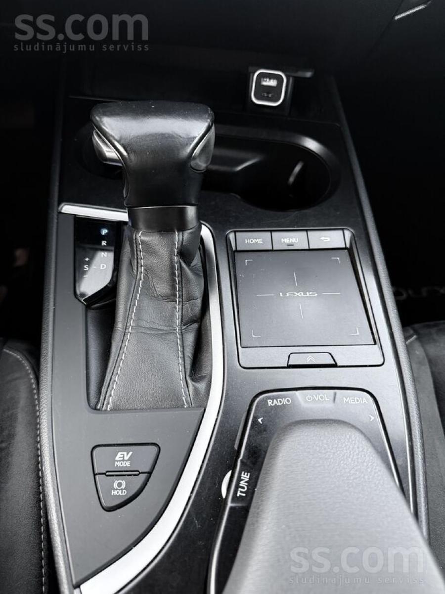 Pelēks Lexus UX 2021 Rīga, ar dzinēja tilpumu 2.00 L un nobraukumu 168 tūkst. km par 18700 €, foto 13 vietnē AUTOMOTO.COM.LV