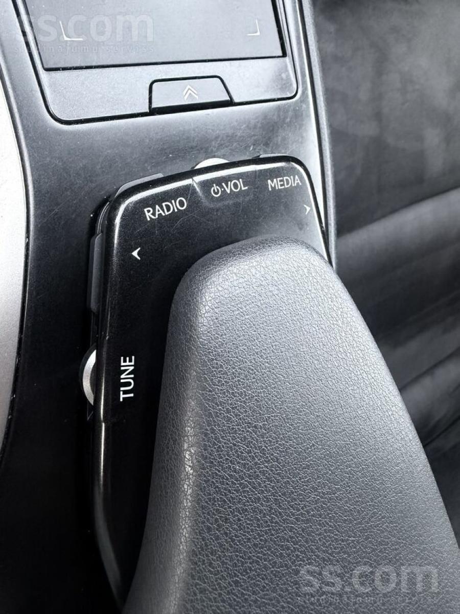 Pelēks Lexus UX 2021 Rīga, ar dzinēja tilpumu 2.00 L un nobraukumu 168 tūkst. km par 18700 €, foto 14 vietnē AUTOMOTO.COM.LV