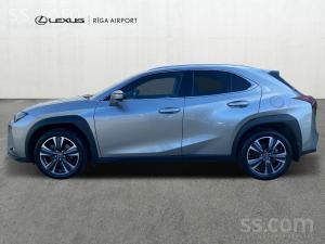 Grey Lexus UX 2022 in Riga, with an engine capacity of 2.00 L and mileage of 25 thousand km for 35900 €, photo 4 on AUTOMOTO.COM.LV