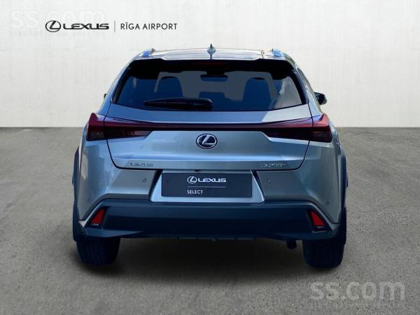 Pelēks Lexus UX 2022 Rīga, ar dzinēja tilpumu 2.00 L un nobraukumu 25 tūkst. km par 35900 €, foto 4 vietnē AUTOMOTO.COM.LV