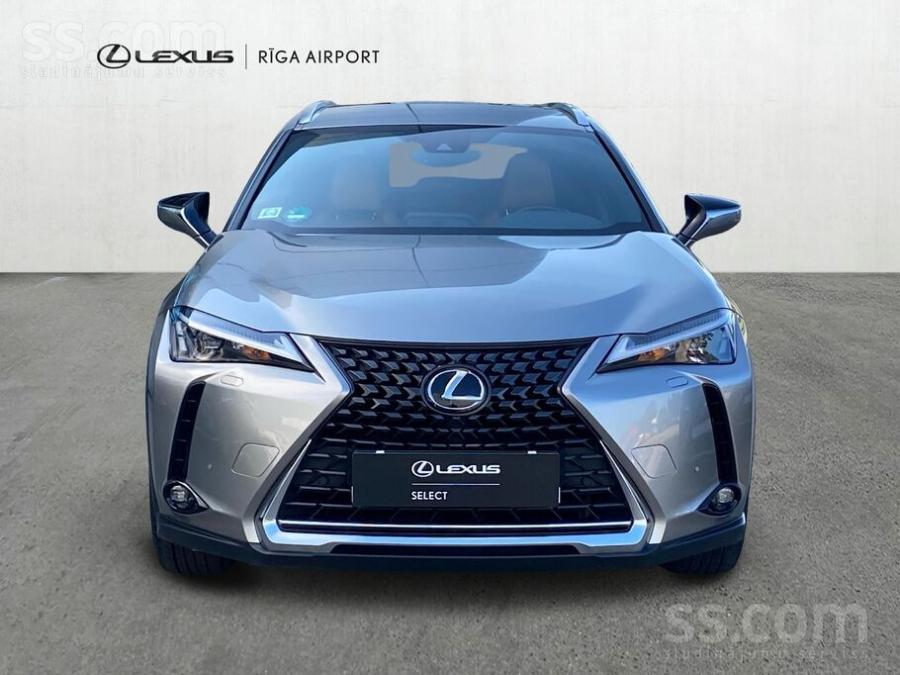 Grey Lexus UX 2022 in Riga, with an engine capacity of 2.00 L and mileage of 25 thousand km for 35900 €, photo 6 on AUTOMOTO.COM.LV