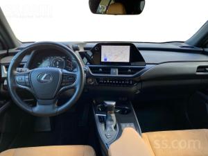 Grey Lexus UX 2022 in Riga, with an engine capacity of 2.00 L and mileage of 25 thousand km for 35900 €, photo 9 on AUTOMOTO.COM.LV