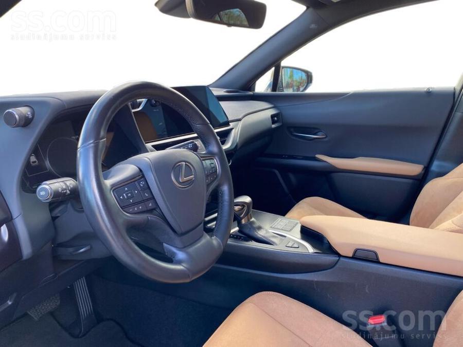 Grey Lexus UX 2022 in Riga, with an engine capacity of 2.00 L and mileage of 25 thousand km for 35900 €, photo 12 on AUTOMOTO.COM.LV