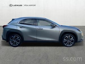 Grey Lexus UX 2022 in Riga, with an engine capacity of 2.00 L and mileage of 25 thousand km for 35900 €, photo 17 on AUTOMOTO.COM.LV
