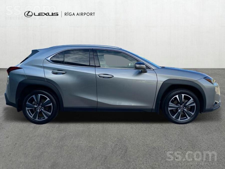 Grey Lexus UX 2022 in Riga, with an engine capacity of 2.00 L and mileage of 25 thousand km for 35900 €, photo 17 on AUTOMOTO.COM.LV