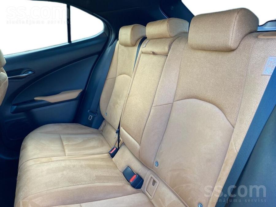 Grey Lexus UX 2022 in Riga, with an engine capacity of 2.00 L and mileage of 25 thousand km for 35900 €, photo 20 on AUTOMOTO.COM.LV