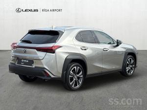Grey Lexus UX 2022 in Riga, with an engine capacity of 2.00 L and mileage of 25 thousand km for 30900 €, photo 3 on AUTOMOTO.COM.LV