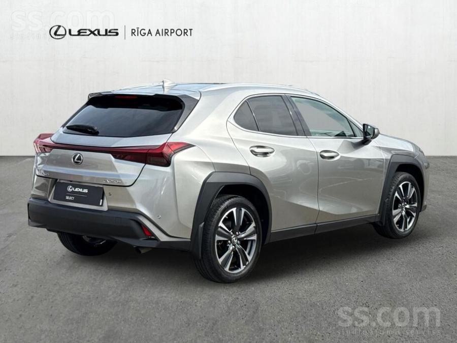 Grey Lexus UX 2022 in Riga, with an engine capacity of 2.00 L and mileage of 25 thousand km for 30900 €, photo 3 on AUTOMOTO.COM.LV