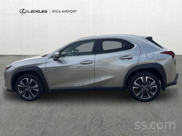 Grey Lexus UX 2022 in Riga, with an engine capacity of 2.00 L and mileage of 25 thousand km for 30900 €, photo 4 on AUTOMOTO.COM.LV