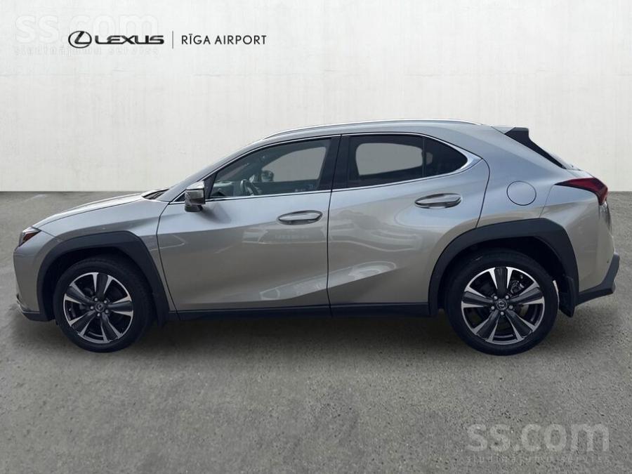 Grey Lexus UX 2022 in Riga, with an engine capacity of 2.00 L and mileage of 25 thousand km for 30900 €, photo 4 on AUTOMOTO.COM.LV