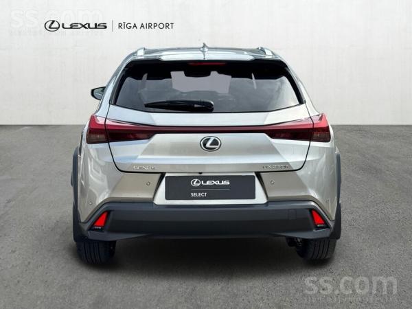 Grey Lexus UX 2022 in Riga, with an engine capacity of 2.00 L and mileage of 25 thousand km for 30900 €, photo 5 on AUTOMOTO.COM.LV