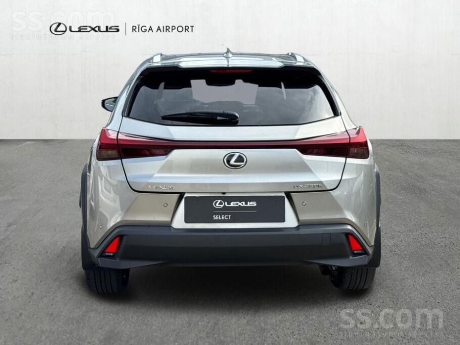 Grey Lexus UX 2022 in Riga, with an engine capacity of 2.00 L and mileage of 25 thousand km for 30900 €, photo 5 on AUTOMOTO.COM.LV