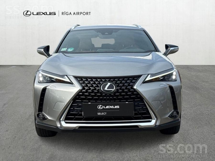 Grey Lexus UX 2022 in Riga, with an engine capacity of 2.00 L and mileage of 25 thousand km for 30900 €, photo 6 on AUTOMOTO.COM.LV