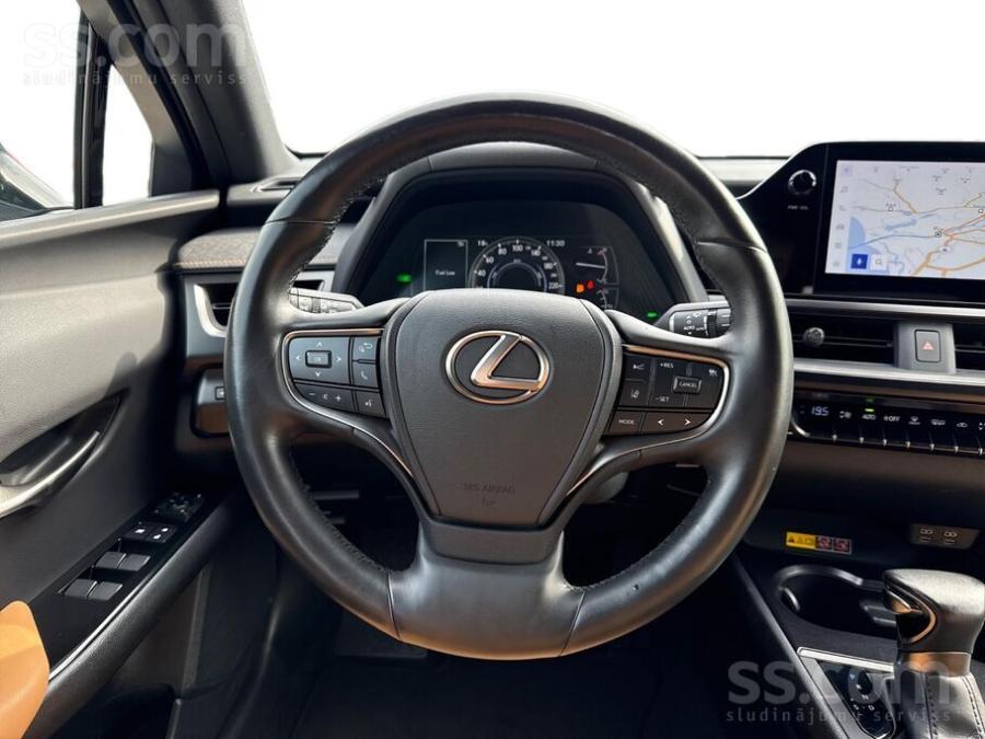 Grey Lexus UX 2022 in Riga, with an engine capacity of 2.00 L and mileage of 25 thousand km for 30900 €, photo 10 on AUTOMOTO.COM.LV