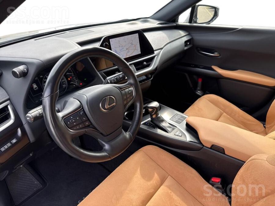 Grey Lexus UX 2022 in Riga, with an engine capacity of 2.00 L and mileage of 25 thousand km for 30900 €, photo 12 on AUTOMOTO.COM.LV
