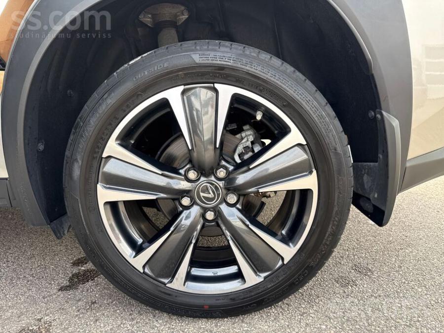 Grey Lexus UX 2022 in Riga, with an engine capacity of 2.00 L and mileage of 25 thousand km for 30900 €, photo 16 on AUTOMOTO.COM.LV