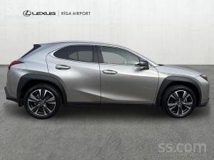 Grey Lexus UX 2022 in Riga, with an engine capacity of 2.00 L and mileage of 25 thousand km for 30900 €, photo 17 on AUTOMOTO.COM.LV