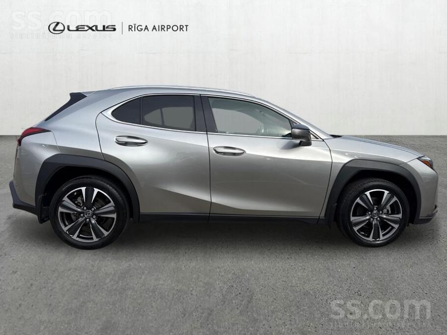 Grey Lexus UX 2022 in Riga, with an engine capacity of 2.00 L and mileage of 25 thousand km for 30900 €, photo 17 on AUTOMOTO.COM.LV