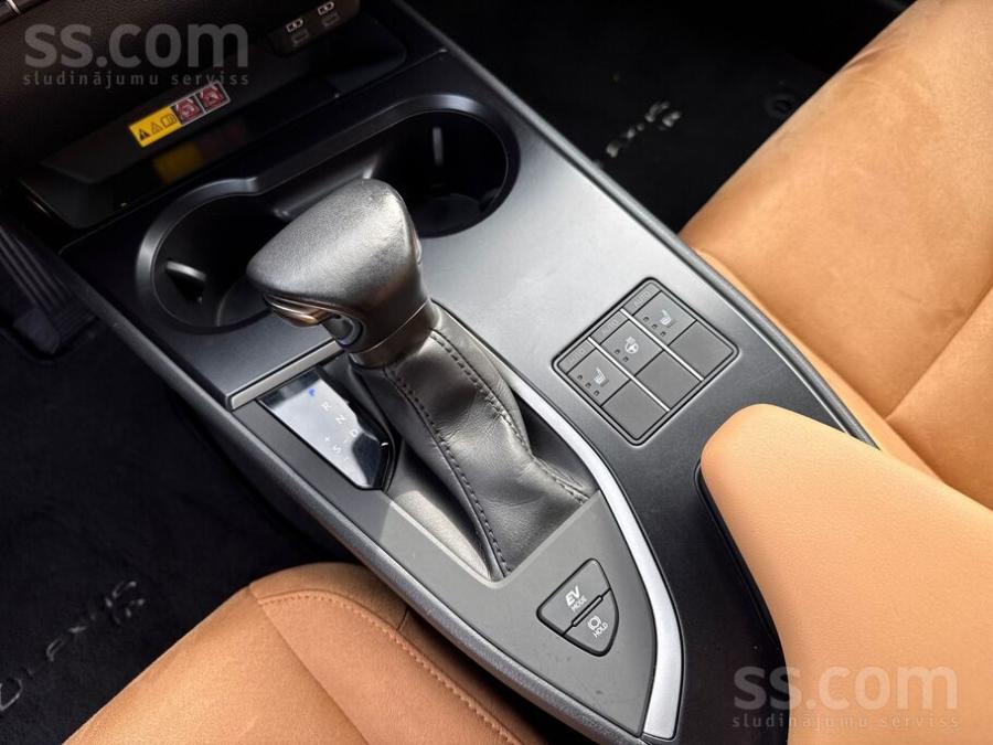 Grey Lexus UX 2022 in Riga, with an engine capacity of 2.00 L and mileage of 25 thousand km for 30900 €, photo 21 on AUTOMOTO.COM.LV