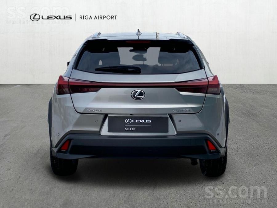 Pelēks Lexus UX 2023 Rīga, ar dzinēja tilpumu 2.00 L un nobraukumu 43 tūkst. km par 29900 €, foto 5 vietnē AUTOMOTO.COM.LV