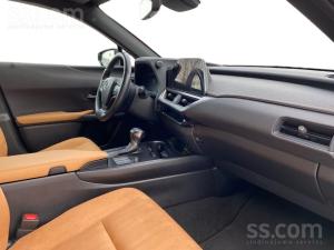 Pelēks Lexus UX 2023 Rīga, ar dzinēja tilpumu 2.00 L un nobraukumu 43 tūkst. km par 29900 €, foto 7 vietnē AUTOMOTO.COM.LV