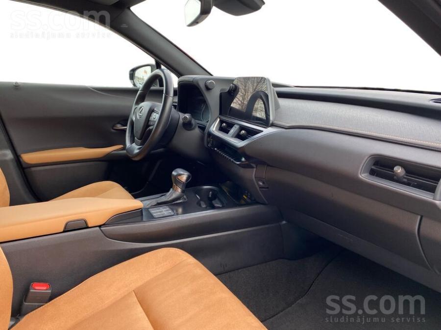 Pelēks Lexus UX 2023 Rīga, ar dzinēja tilpumu 2.00 L un nobraukumu 43 tūkst. km par 29900 €, foto 7 vietnē AUTOMOTO.COM.LV