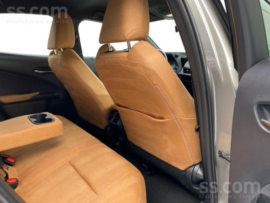 Pelēks Lexus UX 2023 Rīga, ar dzinēja tilpumu 2.00 L un nobraukumu 43 tūkst. km par 29900 €, foto 8 vietnē AUTOMOTO.COM.LV