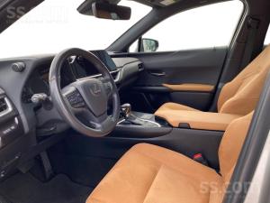 Pelēks Lexus UX 2023 Rīga, ar dzinēja tilpumu 2.00 L un nobraukumu 43 tūkst. km par 29900 €, foto 12 vietnē AUTOMOTO.COM.LV