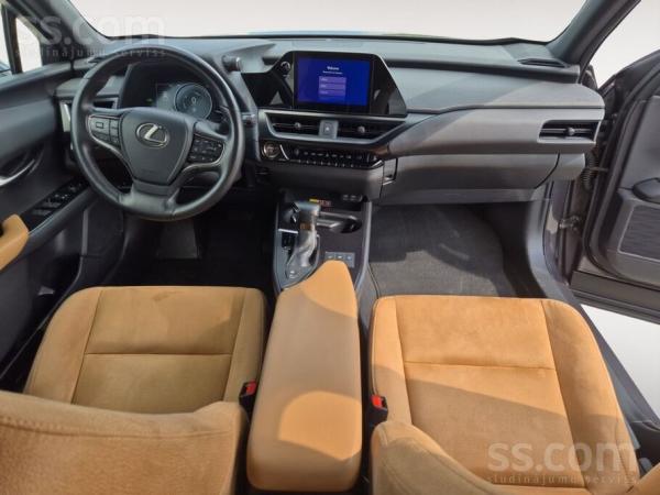 Grey Lexus UX 2023 in Riga, with an engine capacity of 2.00 L and mileage of 40 thousand km for 28700 €, photo 8 on AUTOMOTO.COM.LV