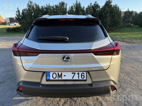 Pelēks Lexus UX 2023 Rīga, ar dzinēja tilpumu 2.00 L un nobraukumu 19 tūkst. km par 30900 €, foto 7 vietnē AUTOMOTO.COM.LV