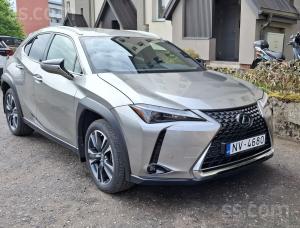 Pelēks Lexus UX 2024 Rīga, ar dzinēja tilpumu 2.00 L un nobraukumu 32 tūkst. km par 34500 €, foto  vietnē AUTOMOTO.COM.LV