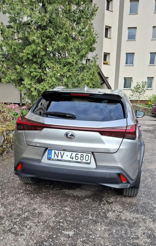 Pelēks Lexus UX 2024 Rīga, ar dzinēja tilpumu 2.00 L un nobraukumu 32 tūkst. km par 34500 €, foto 3 vietnē AUTOMOTO.COM.LV