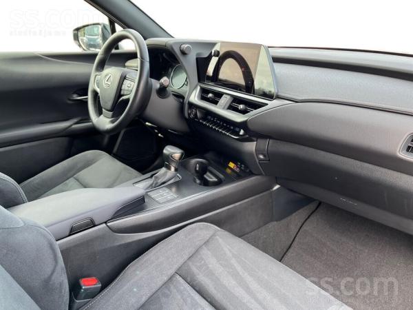 Grey Lexus UX 2024 in Riga, with an engine capacity of 2.00 L and mileage of 35 thousand km for 31990 €, photo 6 on AUTOMOTO.COM.LV